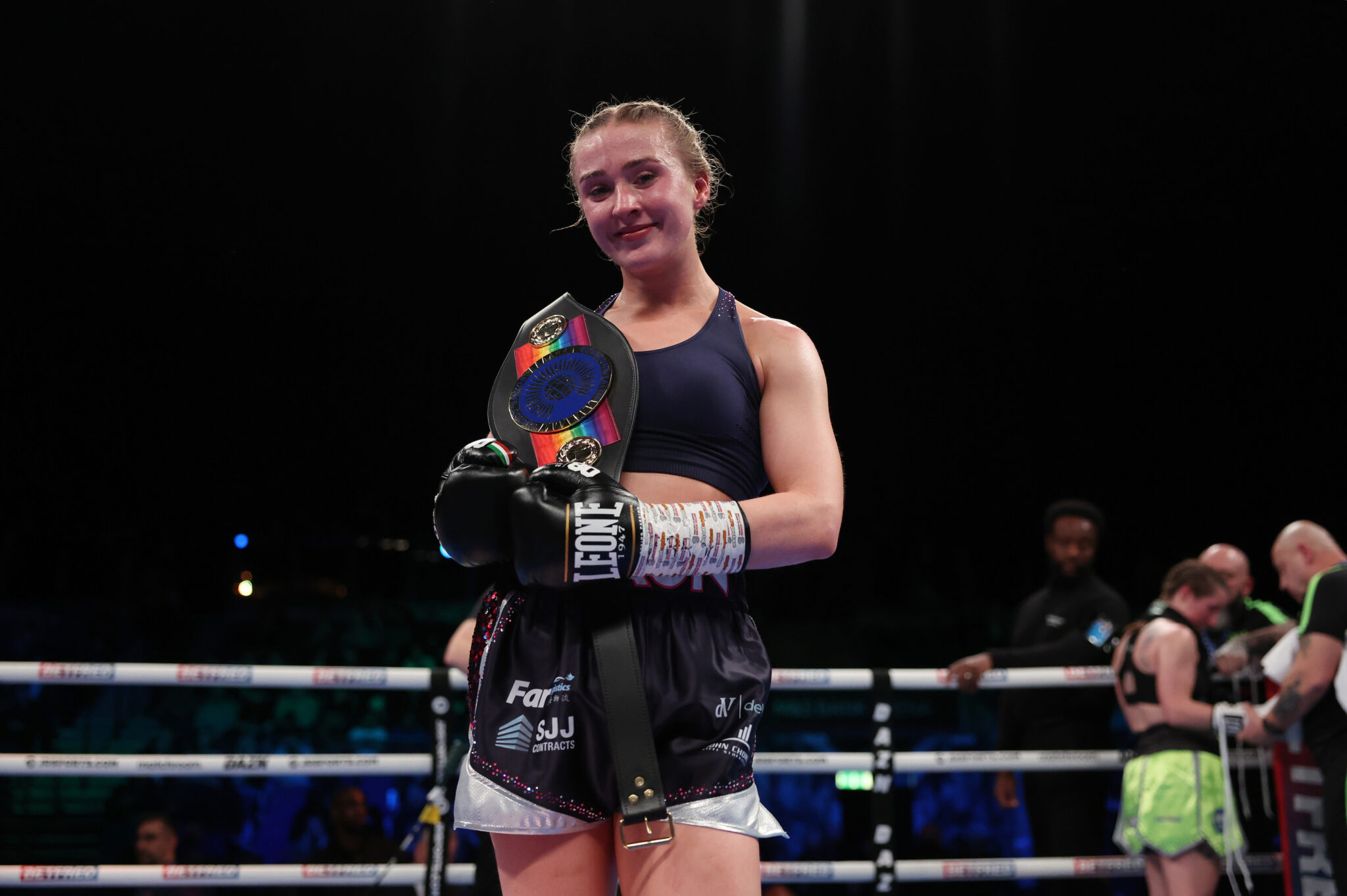 Rhiannon Dixon signs new multi-fight deal with Matchroom Boxing ...